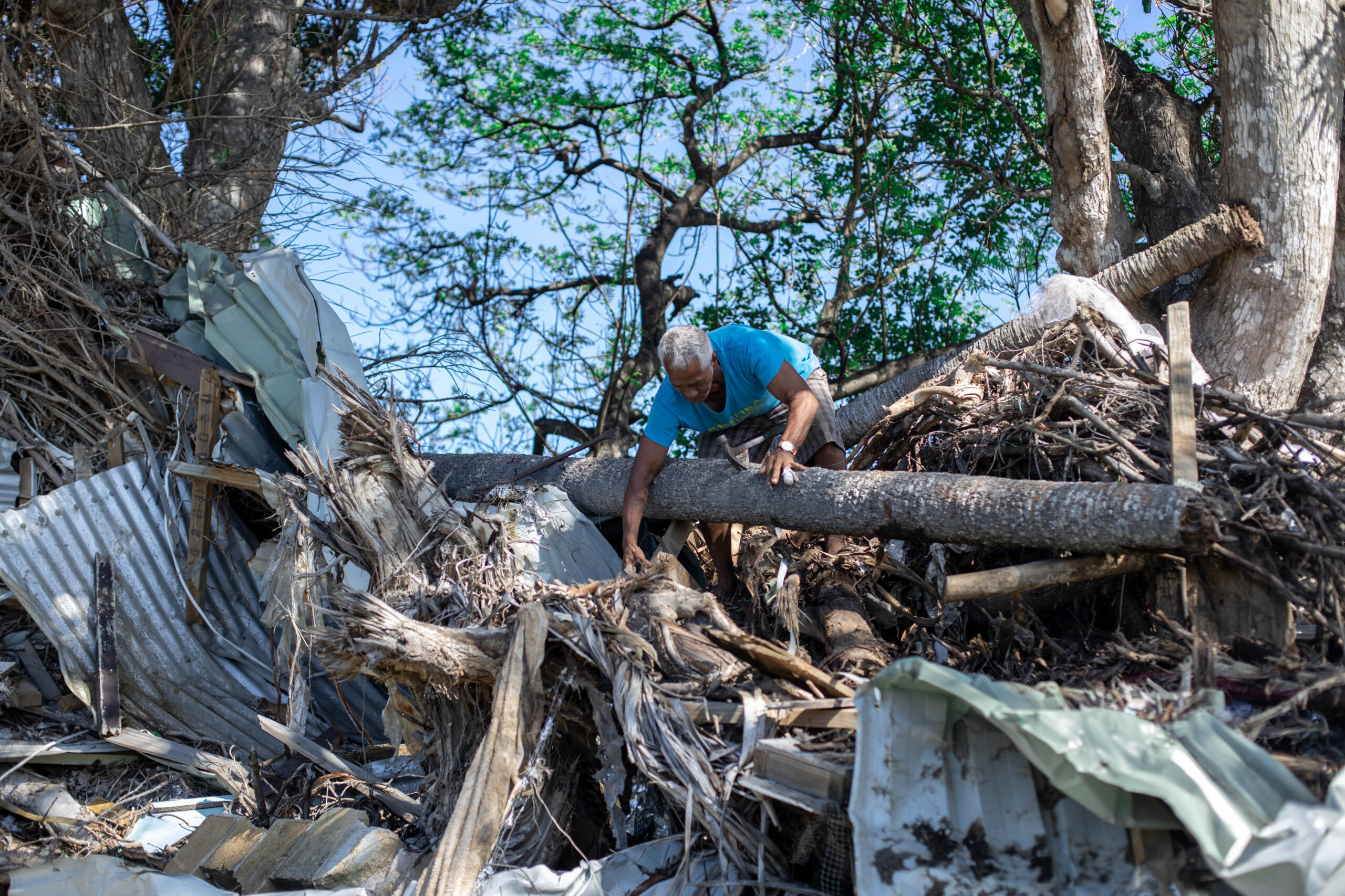 Tonga volcano: ash and smoke cause concern for air and water safety ...
